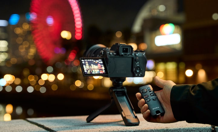 Shooting Grip With Wireless Remote Commander | GP-VPT3 | Sony United ...